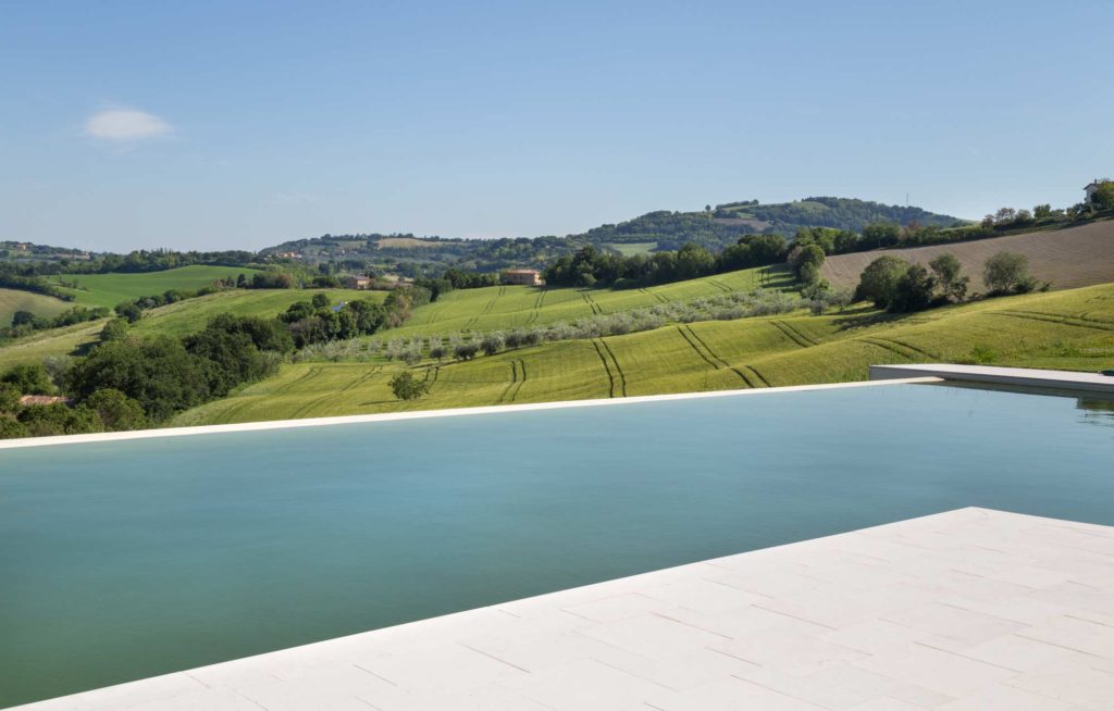 Stone farmhouse upon the hills of Pesaro - Architect Sergio Marinelli