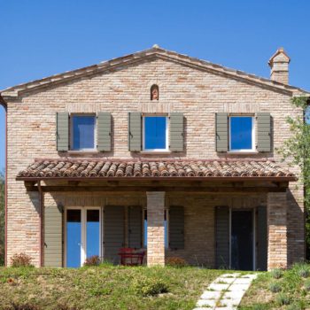 Stone farmhouse upon the hills of Pesaro - Architect Sergio Marinelli