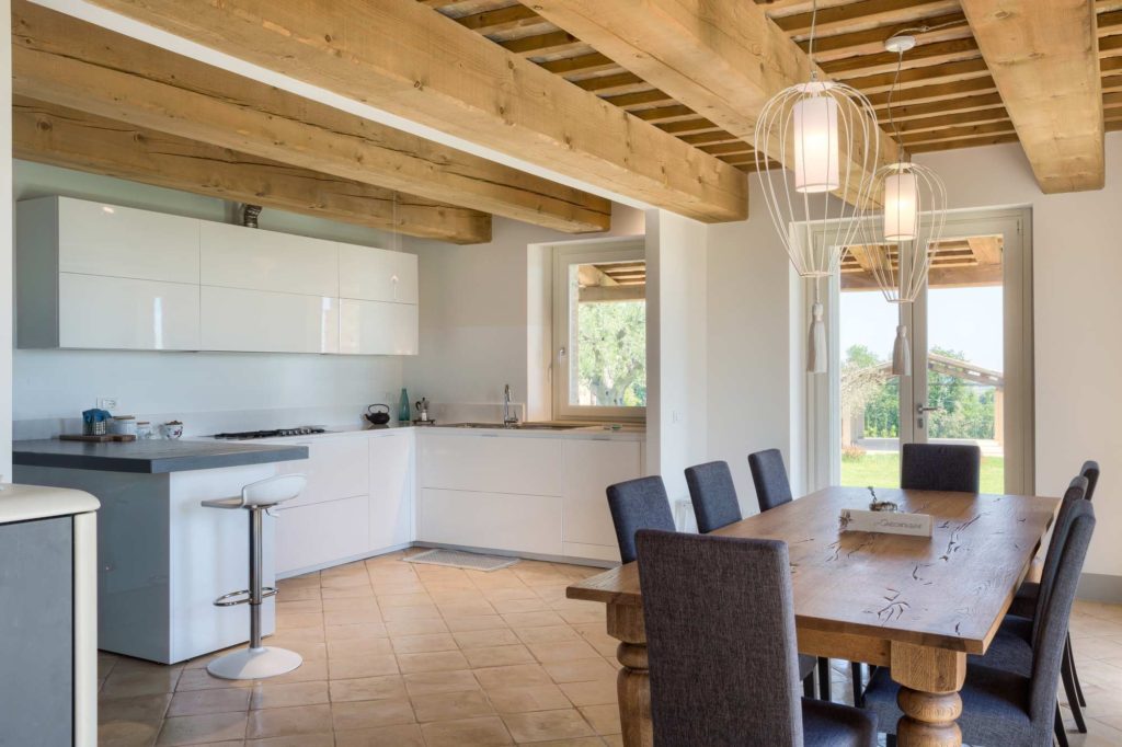 Stone farmhouse upon the hills of Pesaro - Architect Sergio Marinelli